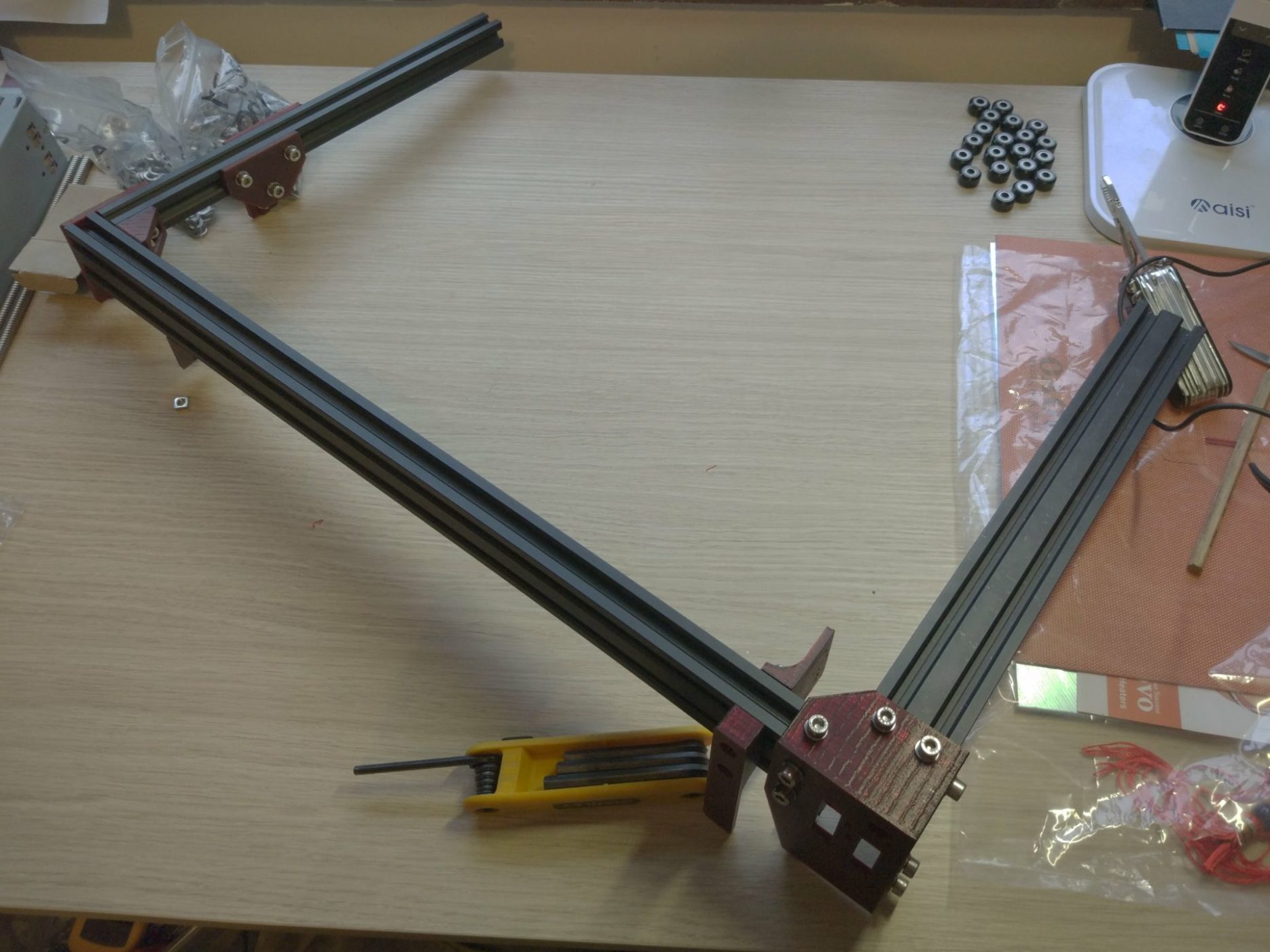 Building a “D-Bot” 3D printer – Dominic Dale